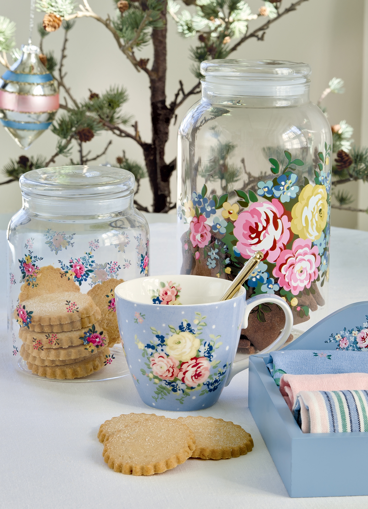 Laura Dusty blue mug fra Greengate - Tinashjem
